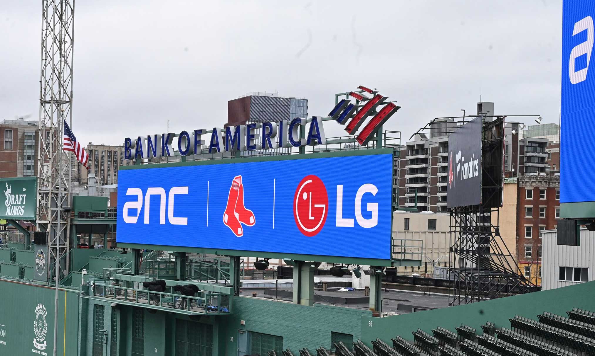 LG im Stadion der Boston Red Sox - display Magazin